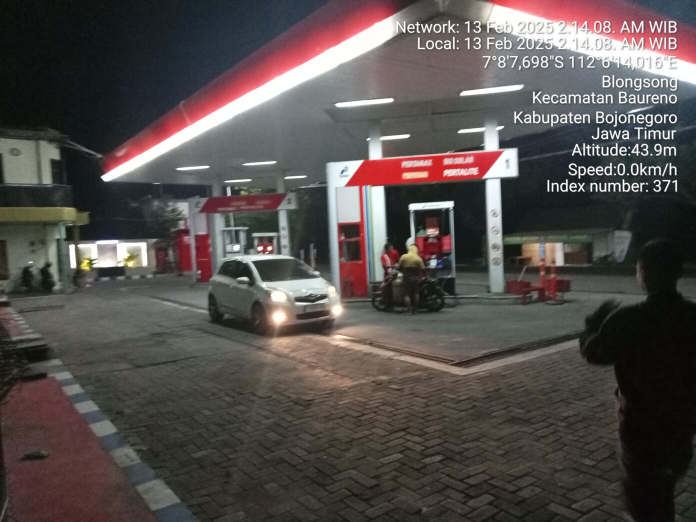 SPBU di Bojonegoro, Melayani BBM Jenis Pertalite, Mengunakan Jeriken Plastik | lingkaralam.com